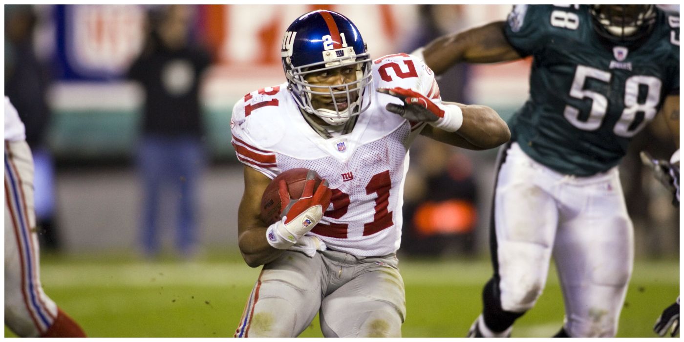 10 NFL Players Everybody In The Locker Room Hated