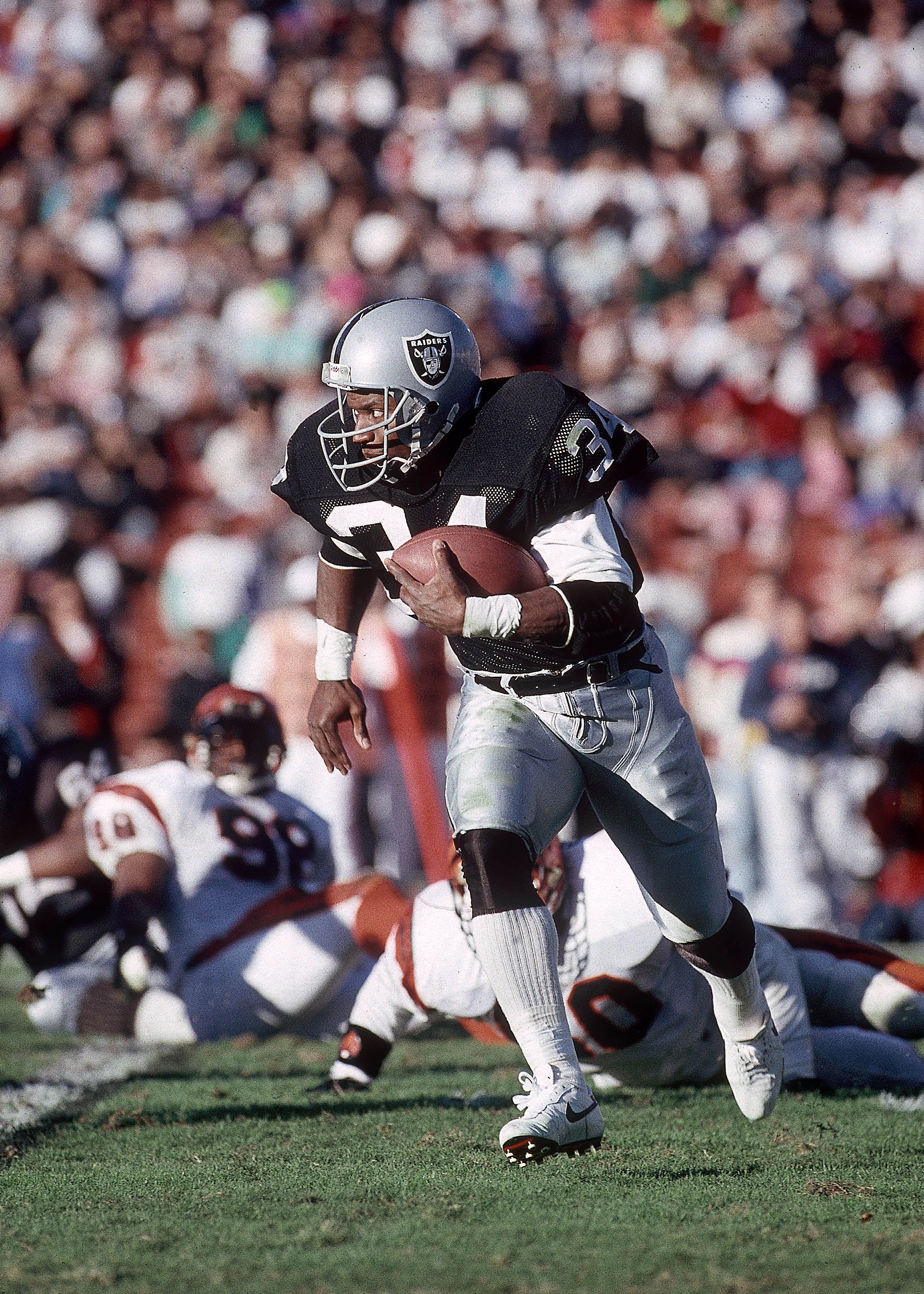 10 Things NFL Fans Should Know About Bo Jackson