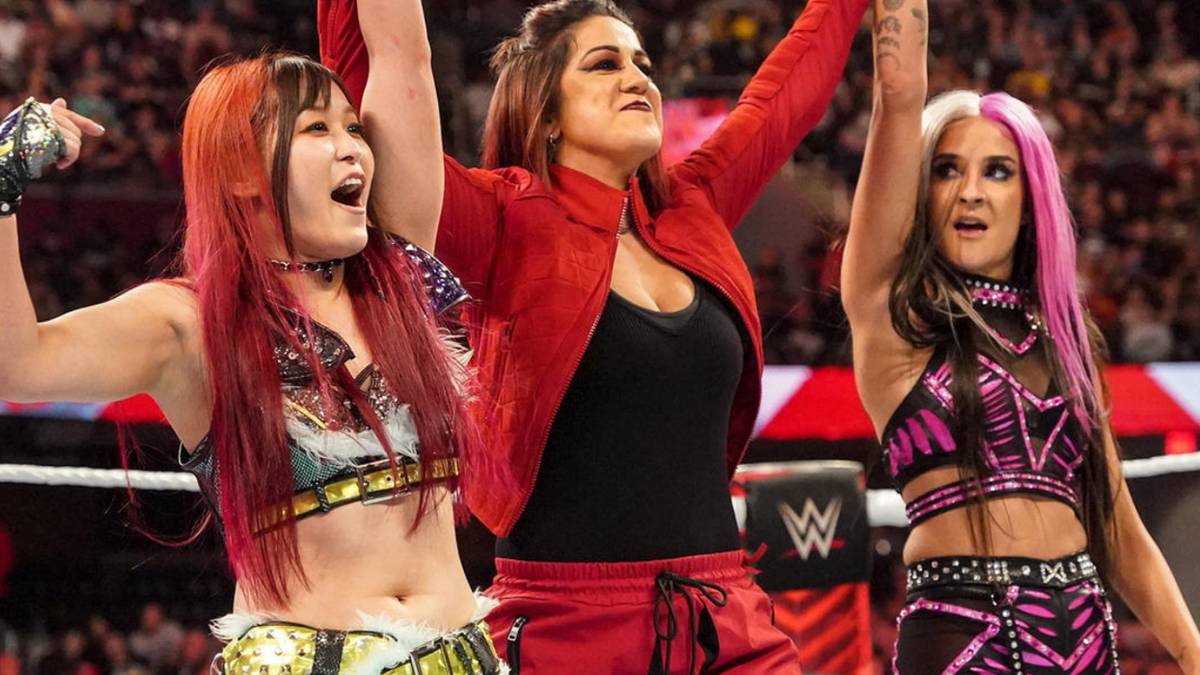 Iyo Sky & Dakota Kai Defeat Asuka & Alexa Bliss In WWE Women's Tag Team ...