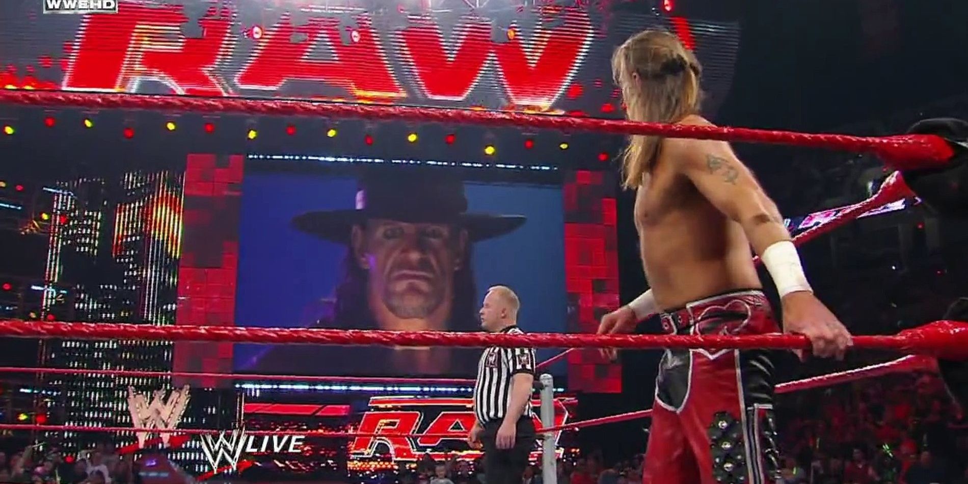 10 Wrestling Tropes That Make No Sense