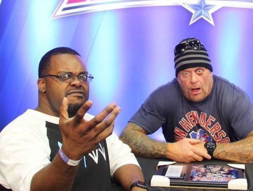 10 Hilarious Pictures Of Wrestlers With Fans You Have To See
