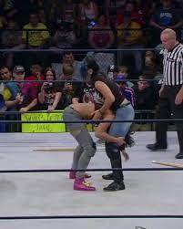 10 Great Women's Wrestling Street Fights You Need To See