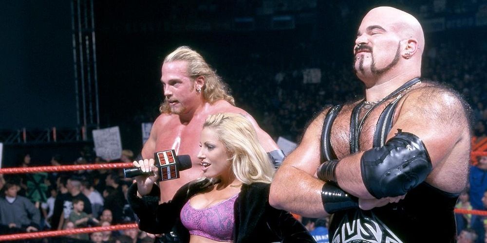 5 Ways Becky Lynch & Trish Stratus Are Similar (& 5 Ways They're Different)