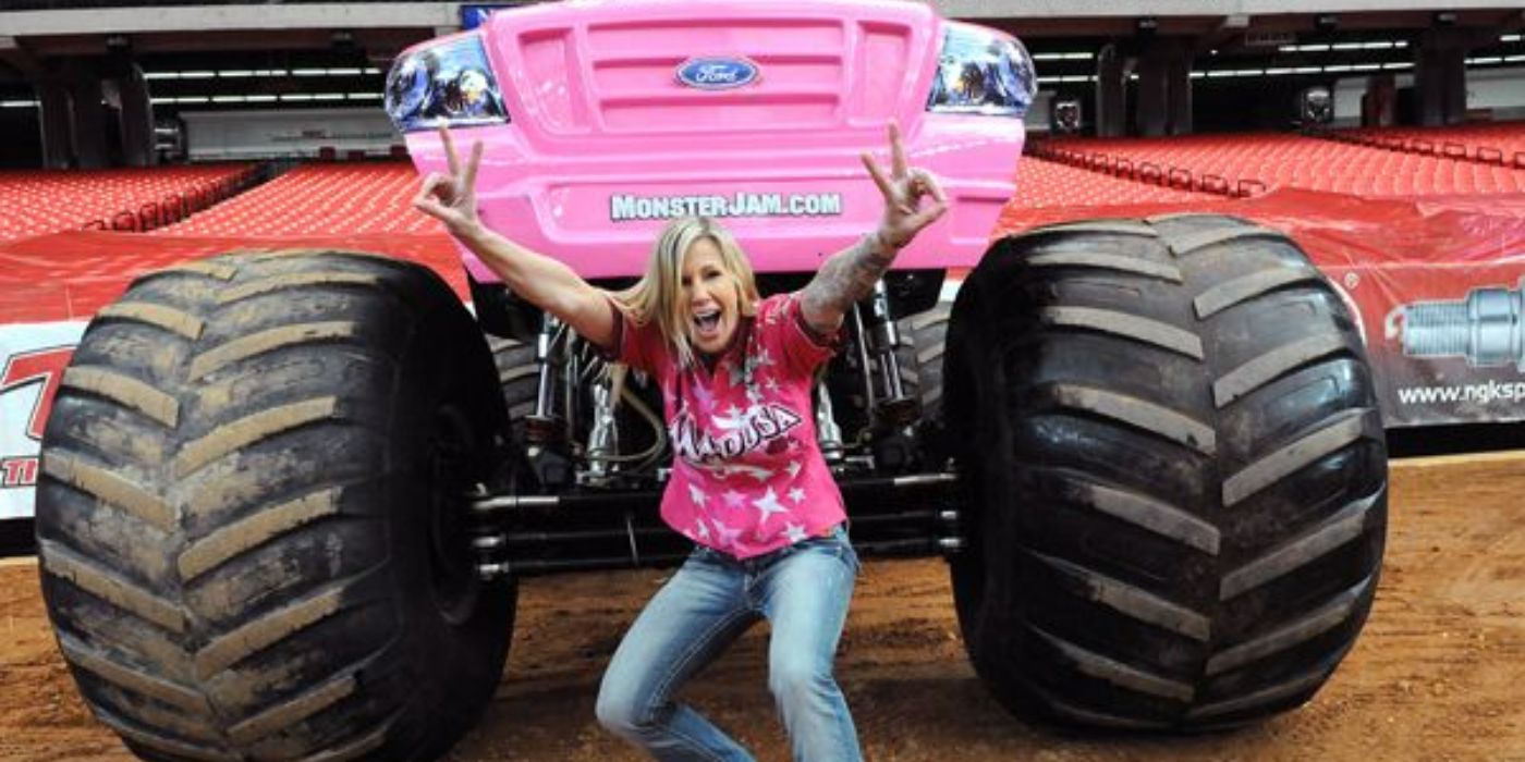 10 Female Wrestlers Who Retired And Now Have "Normal Jobs"