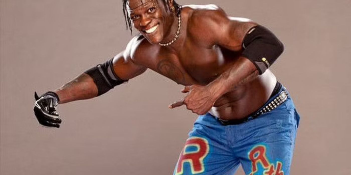 Every Current WWE Wrestler Who Is Injured (& What Their Injuries Are)