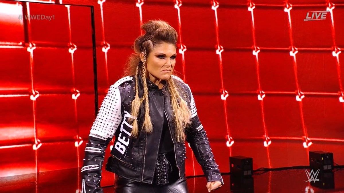 10 Things Fans Should Know About Beth Phoenix's Life Outside WWE