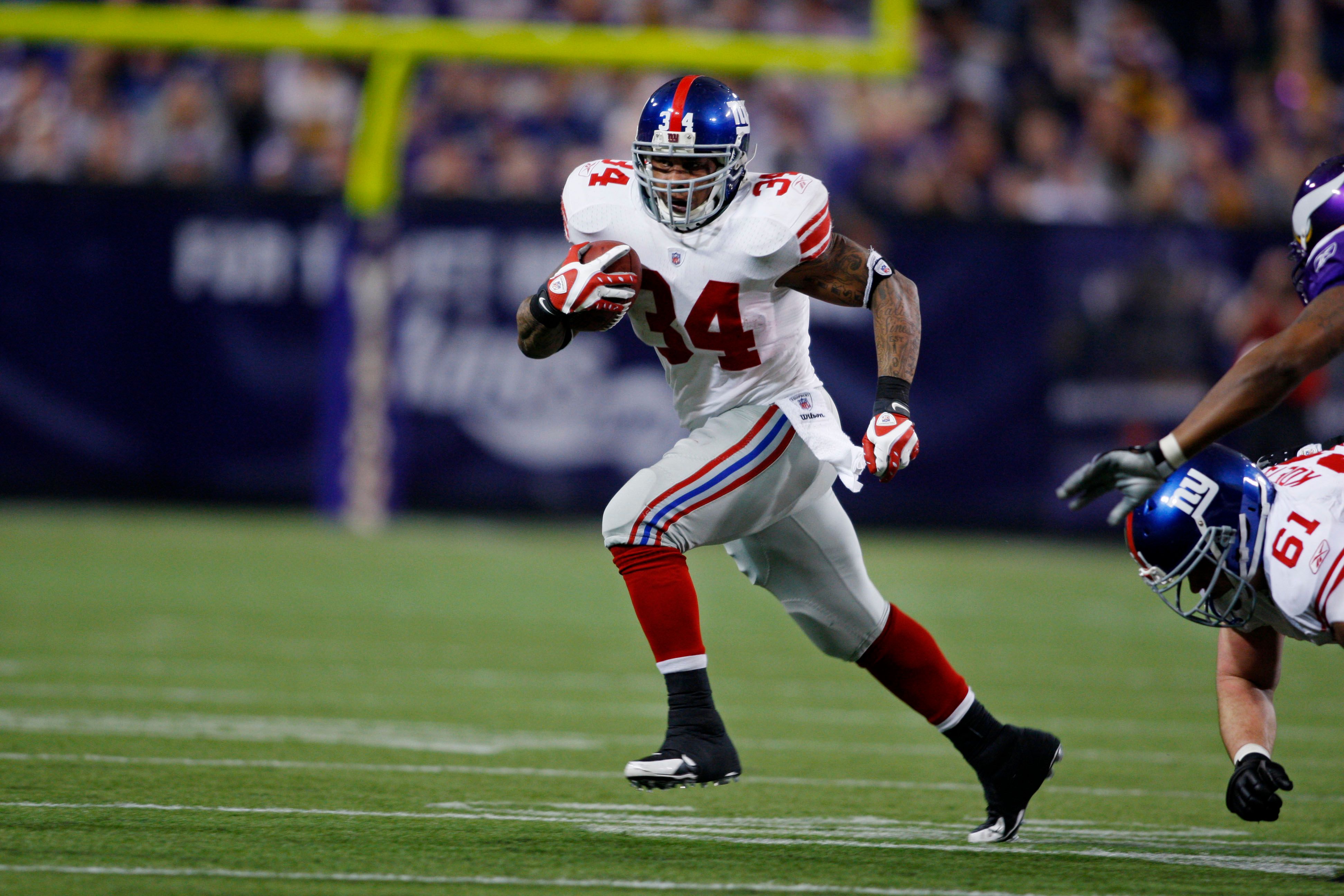 10 NFL Running Backs You Forgot Had 1,000 Yards In A Season