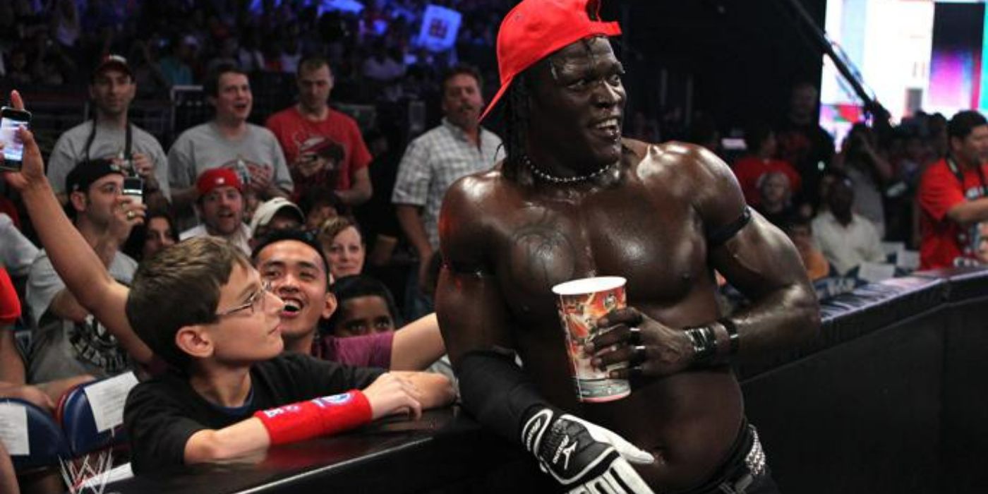 10 Wrestling Gimmicks That Shouldn't Have Worked (But Did), According ...