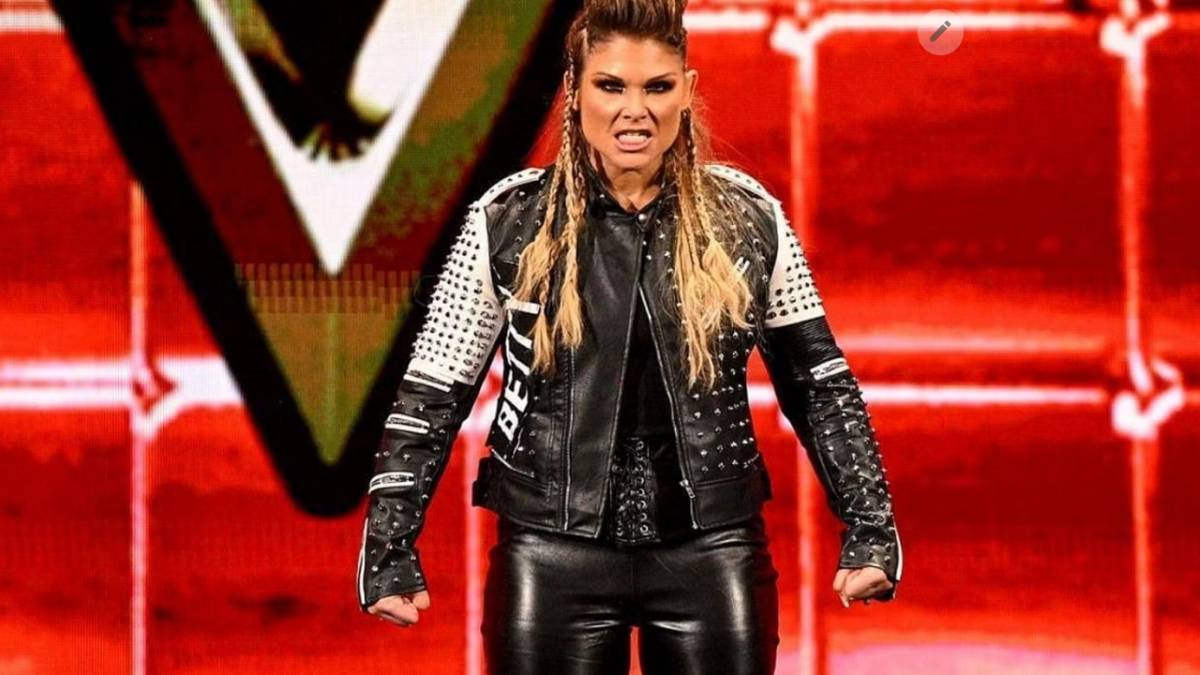 WWE Hall of Famer Beth Phoenix Officially A Free Agent: Future in AEW ...