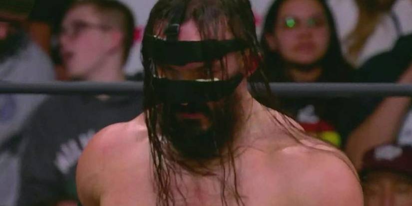 10 Wrestlers Who Used Injuries As Part Of Their Look