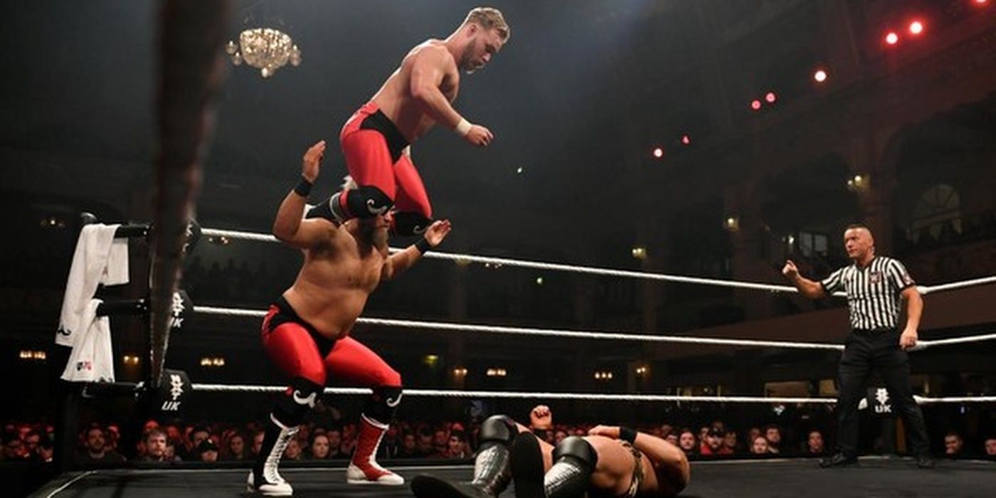 8 Easter Eggs & Secrets Behind Pro Wrestling Ring Attire Fans Should Know