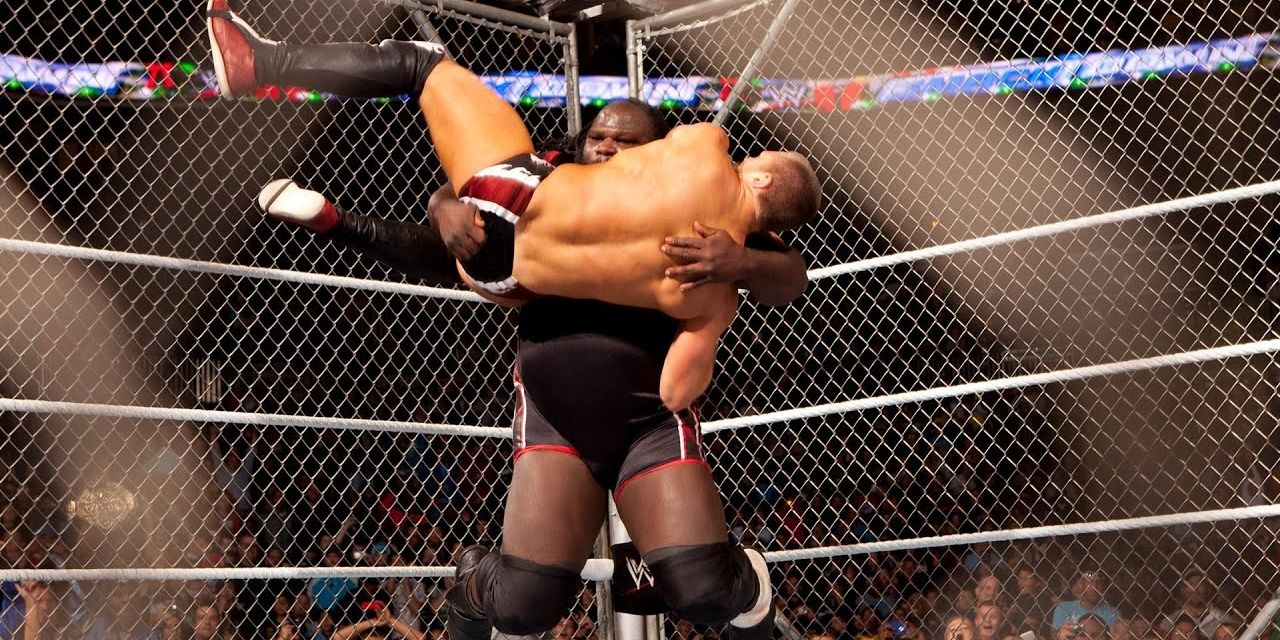 10 Wrestlers Who Never Changed Their Finisher (But Should Have)