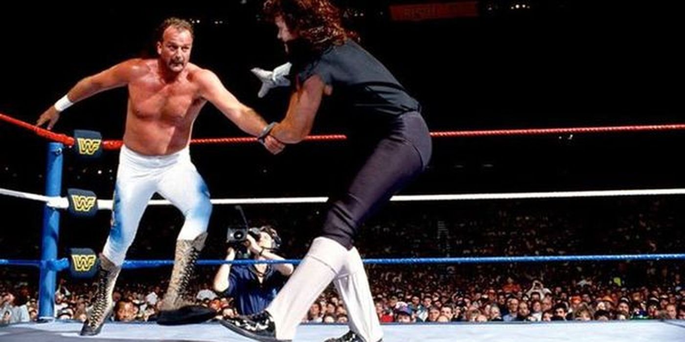 10 Wrestling Moves That Are Just Plain Stupid
