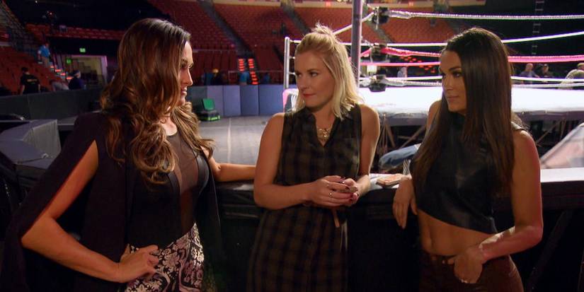 10 Wrestlers That Nikki & Brie Bella Are Friends With