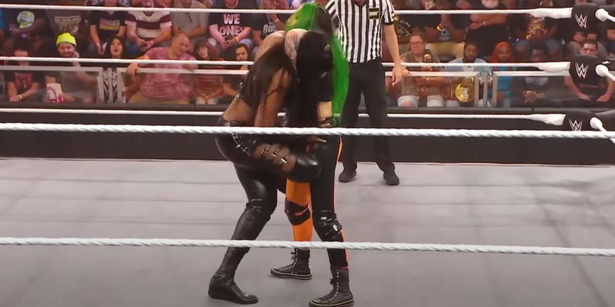 5 Best Finishers From WWE's Current Women's Wrestlers (& 5 Worst)