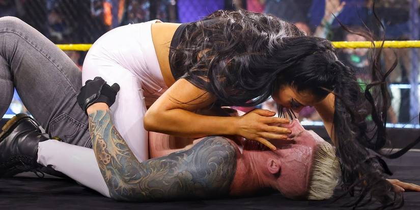 9 Most Emotional Kisses In WWE History