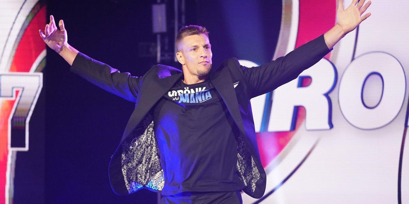 10 Hilariously Awkward Celebrity WWE Moments You Forgot About