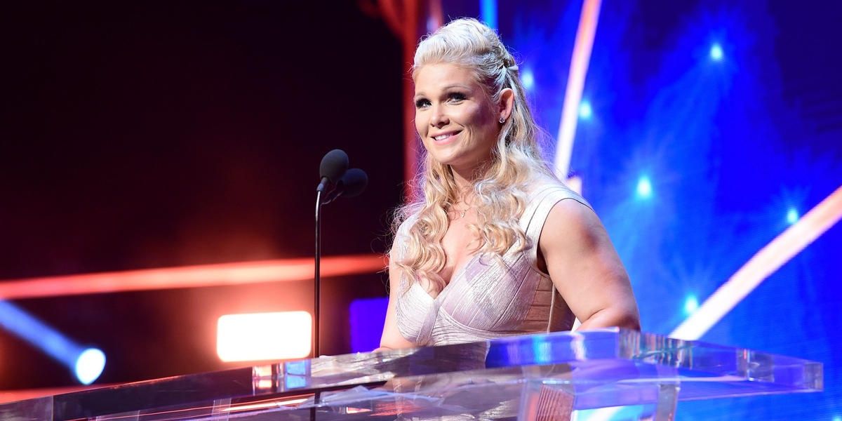 Beth Phoenix's Age, Height, Husband, Children & More