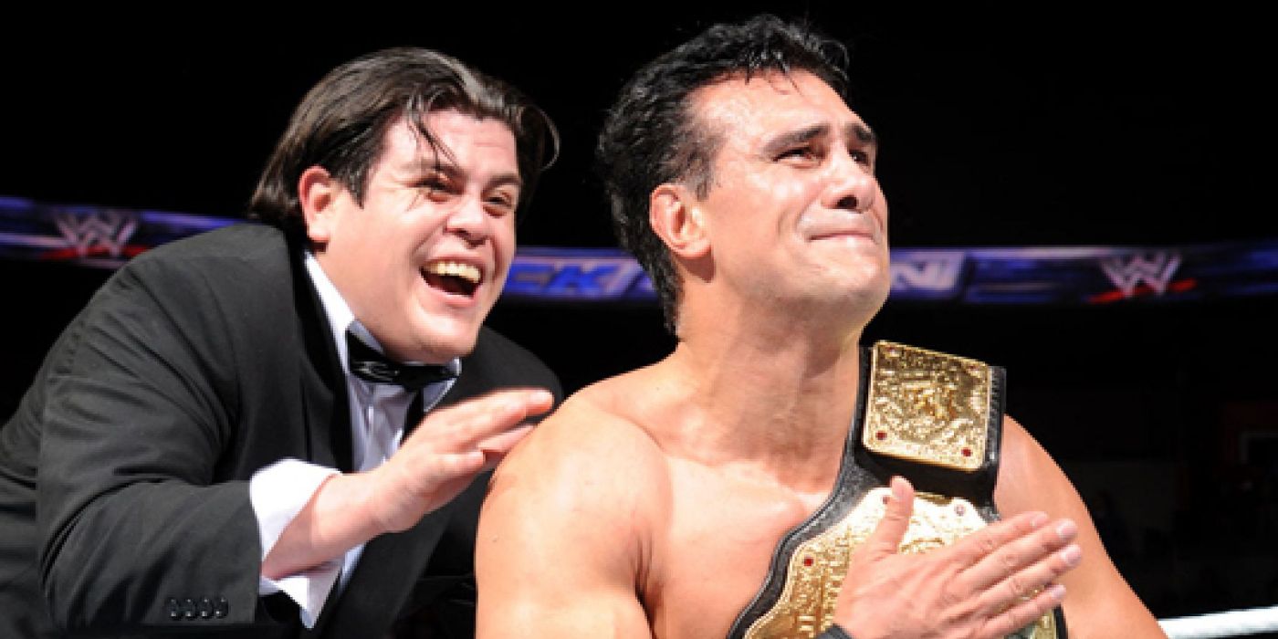 5 Best WWE Storylines That Turned Heels Into Babyfaces (& 5 Worst)