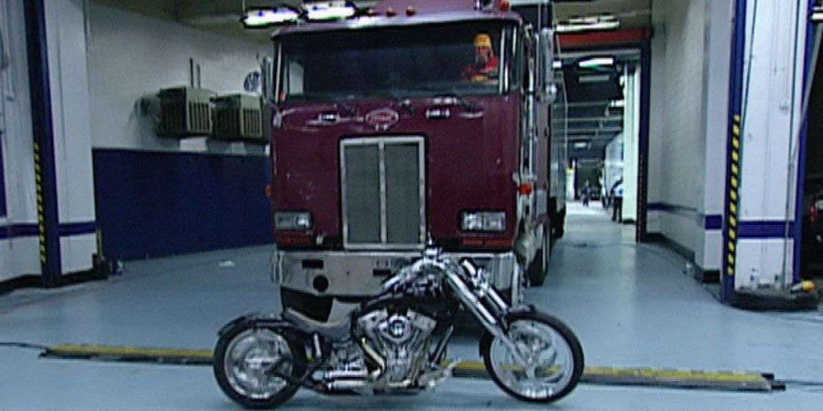 10 Things WWE Fans Should Know About The Undertaker vs. Hulk Hogan Rivalry