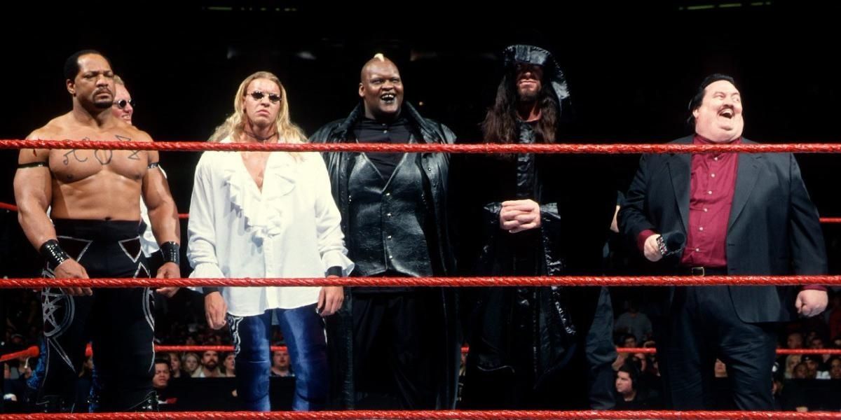 5 Biggest Factions In WWE History (& 5 With The Fewest Members)