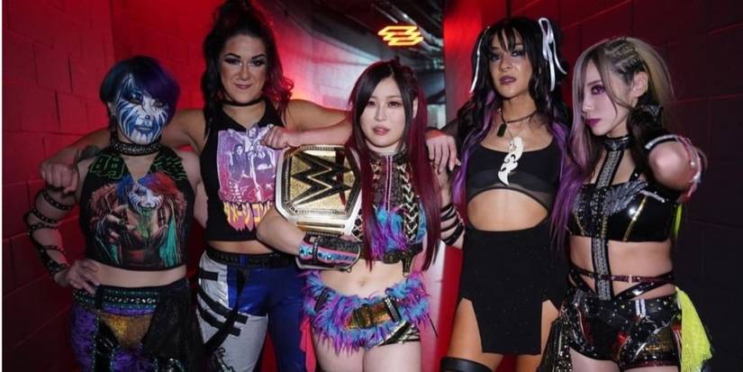 Things That Happen Backstage At Every WWE Show