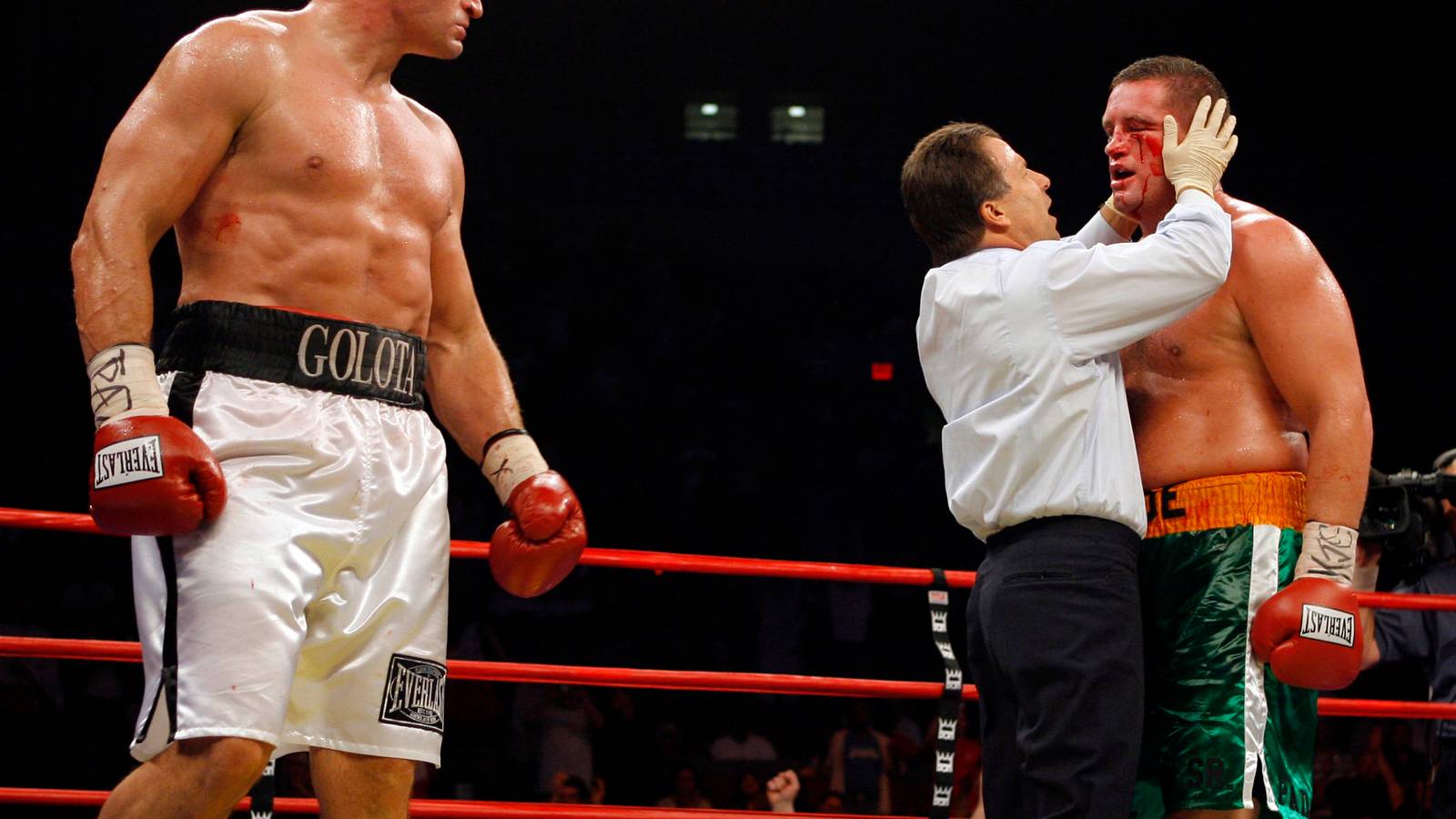 10 Worst Boxing Referees Of All Time