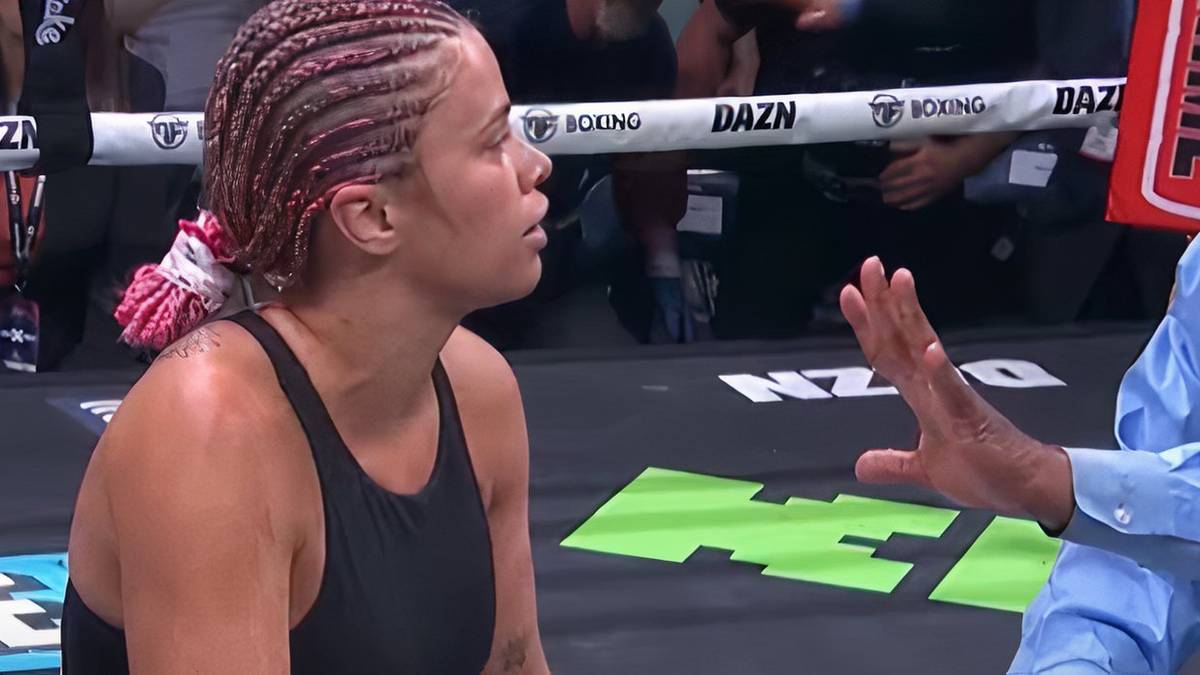 Paige VanZant Knocked Down by Elle Brooke in Misfits Boxing Match